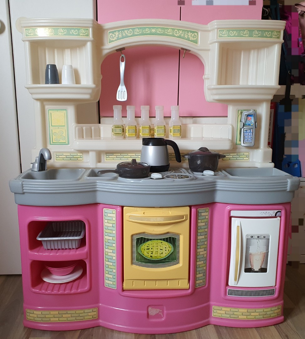 Step 2 Kitchen, Hobbies & Toys, Toys & Games on Carousell