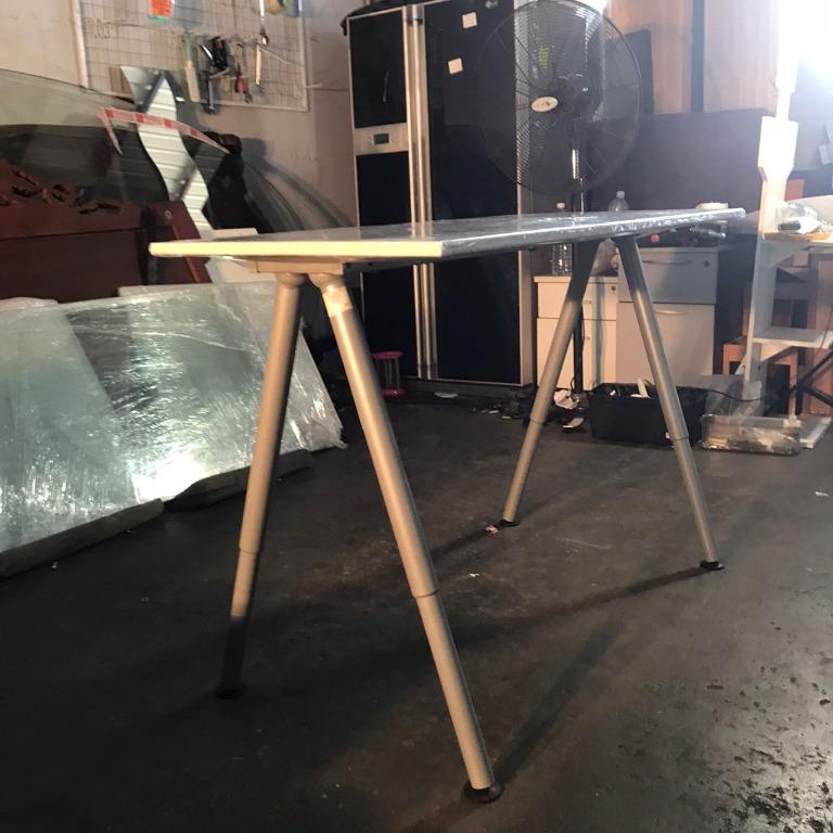 Wooden Working Table with Metal Leg White Colour / Meja Kerja Kayu ...