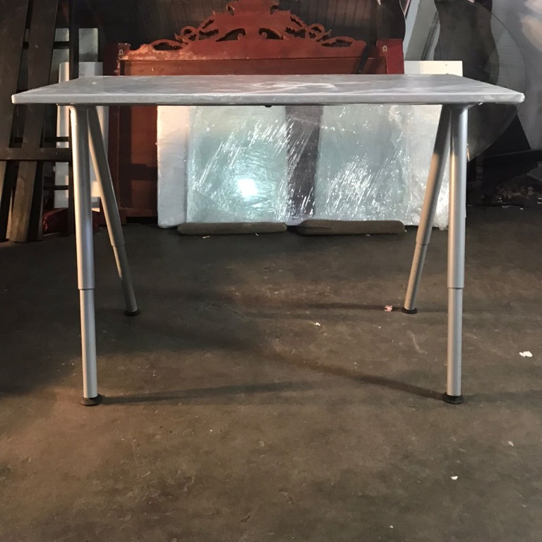 Wooden Working Table with Metal Leg White Colour / Meja Kerja Kayu ...
