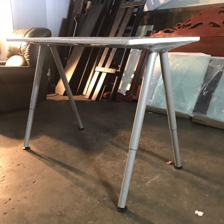 Wooden Working Table with Metal Leg White Colour / Meja Kerja Kayu ...