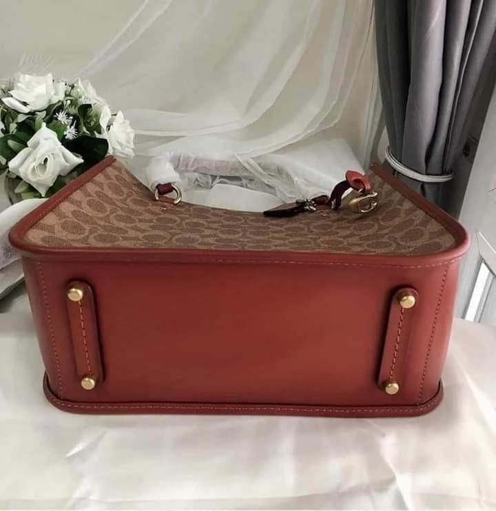 Coach Tyler Carryall In Signature Canvas, Women's Fashion, Bags ...