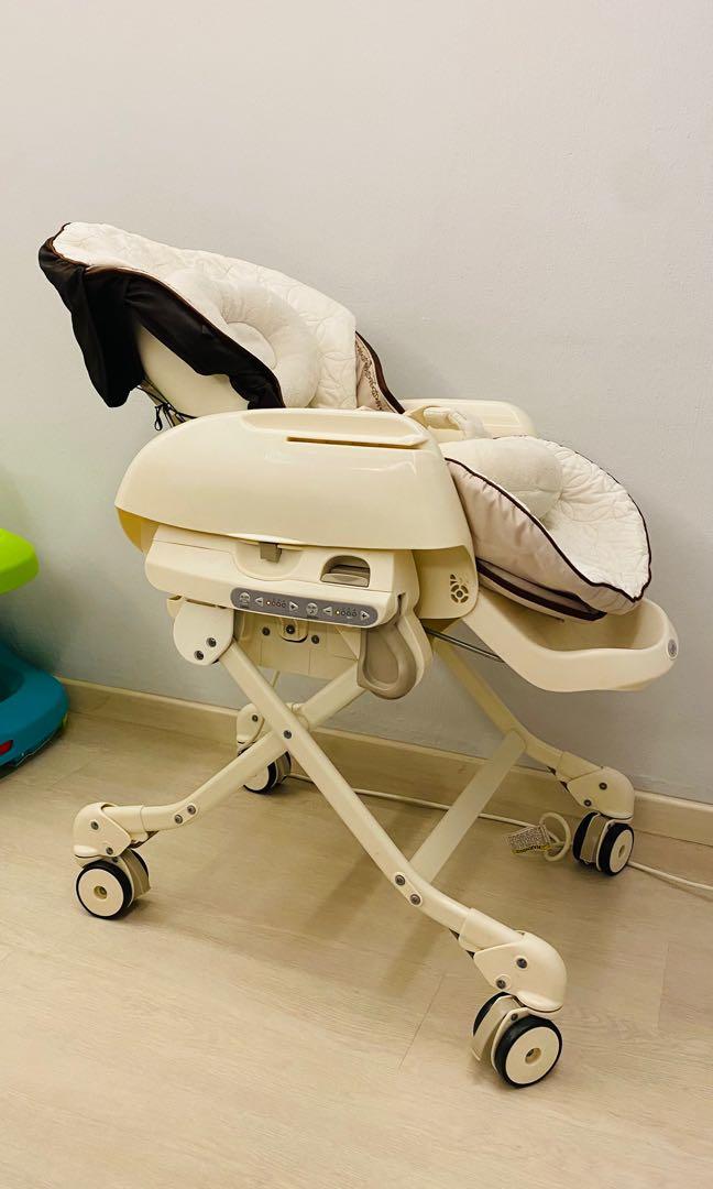 Combi Fealetto Auto Swing Parenting Station, Babies & Kids, Baby ...