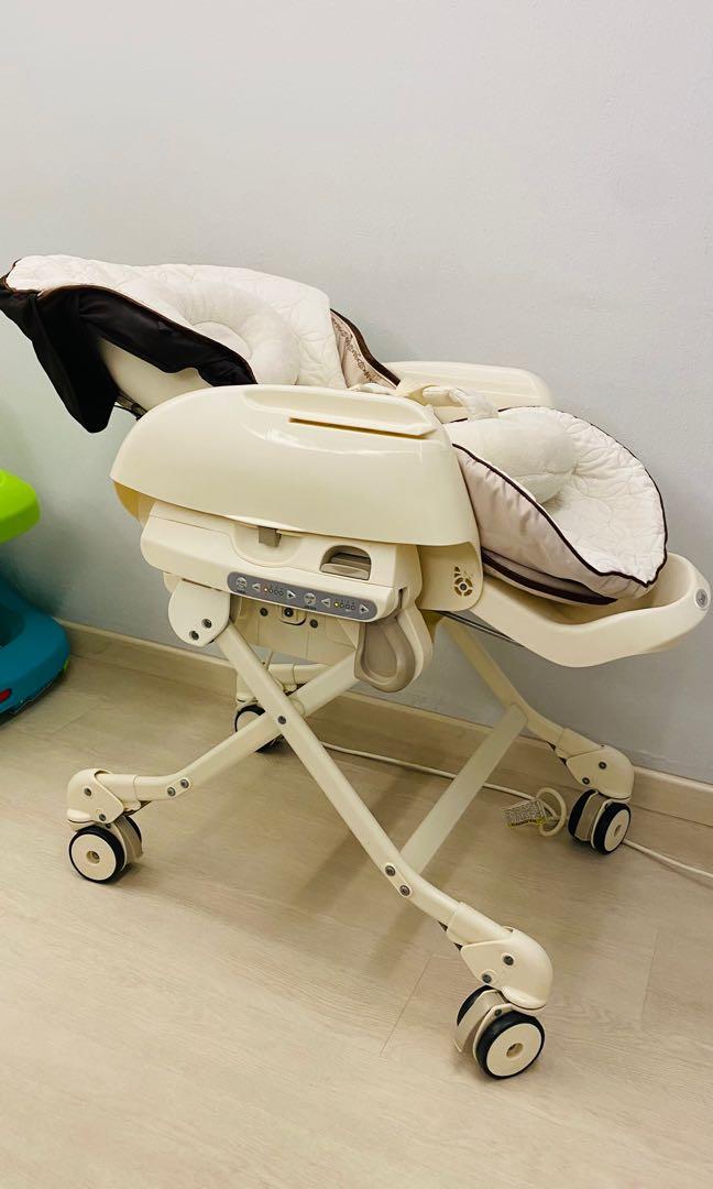 Combi Fealetto Auto Swing Parenting Station, Babies & Kids, Baby ...