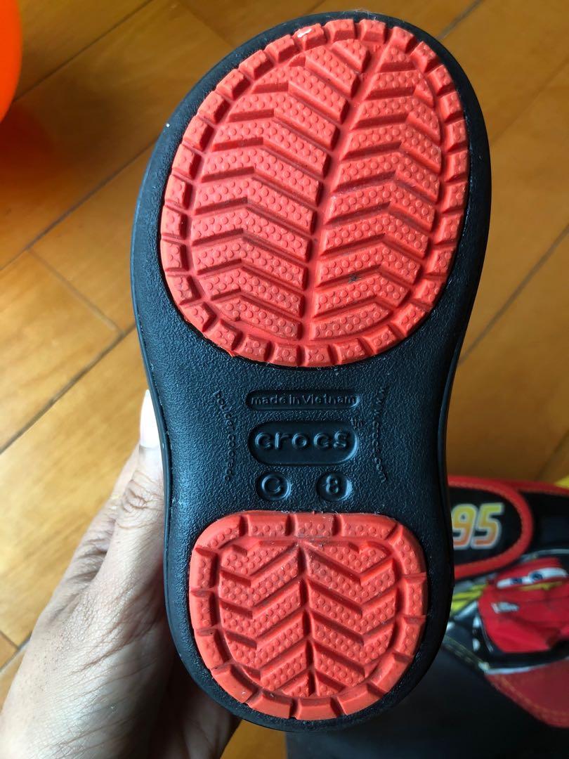 Crocs Kids boots, Lightning McQueen Size 8, 兒童＆孕婦用品, 嬰兒及小童流行時尚 - Carousell