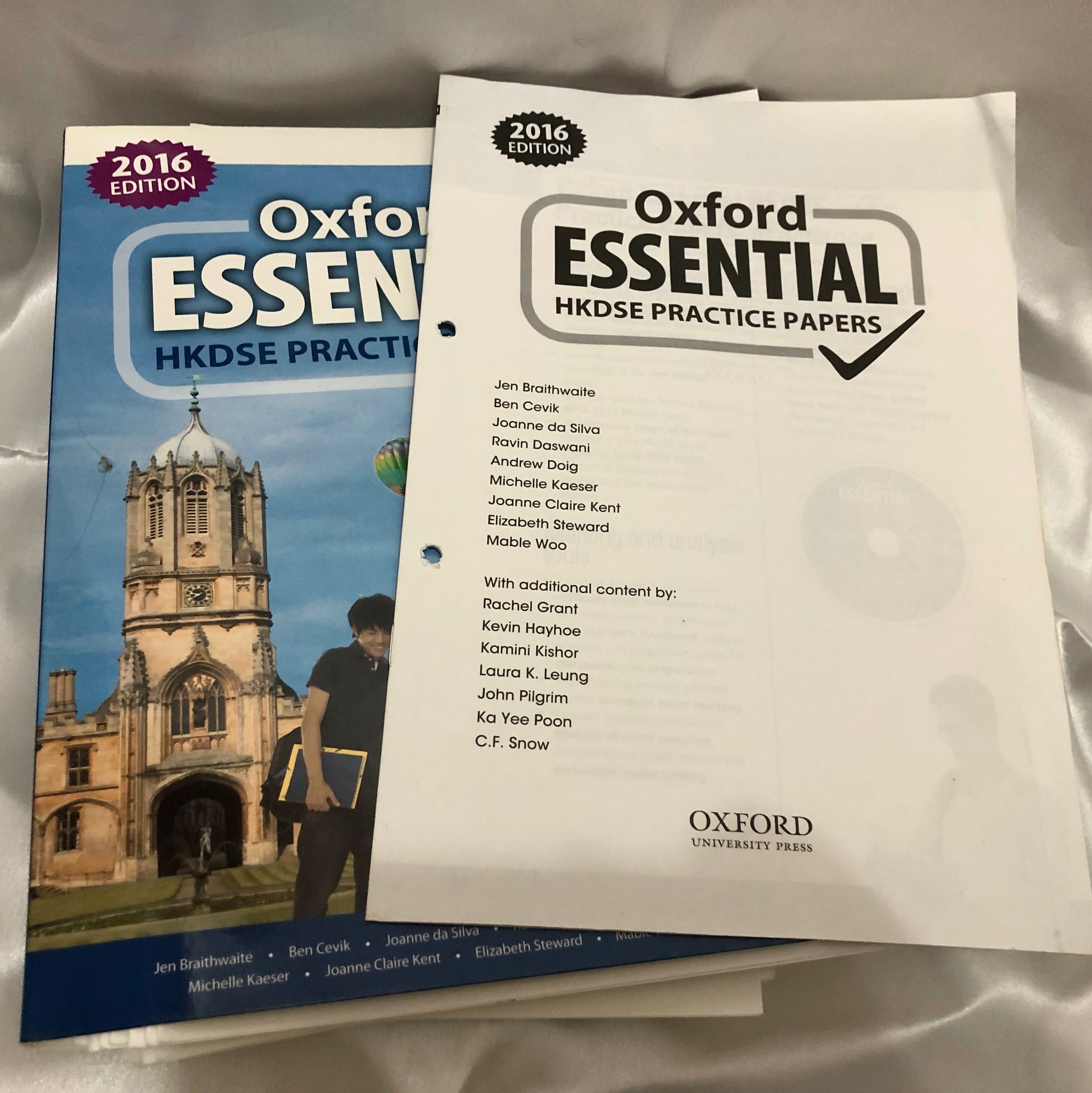DSE 5** 考前沖沖沖必選 - Oxford Essential HKDSE Practice Papers 2016 edition ...