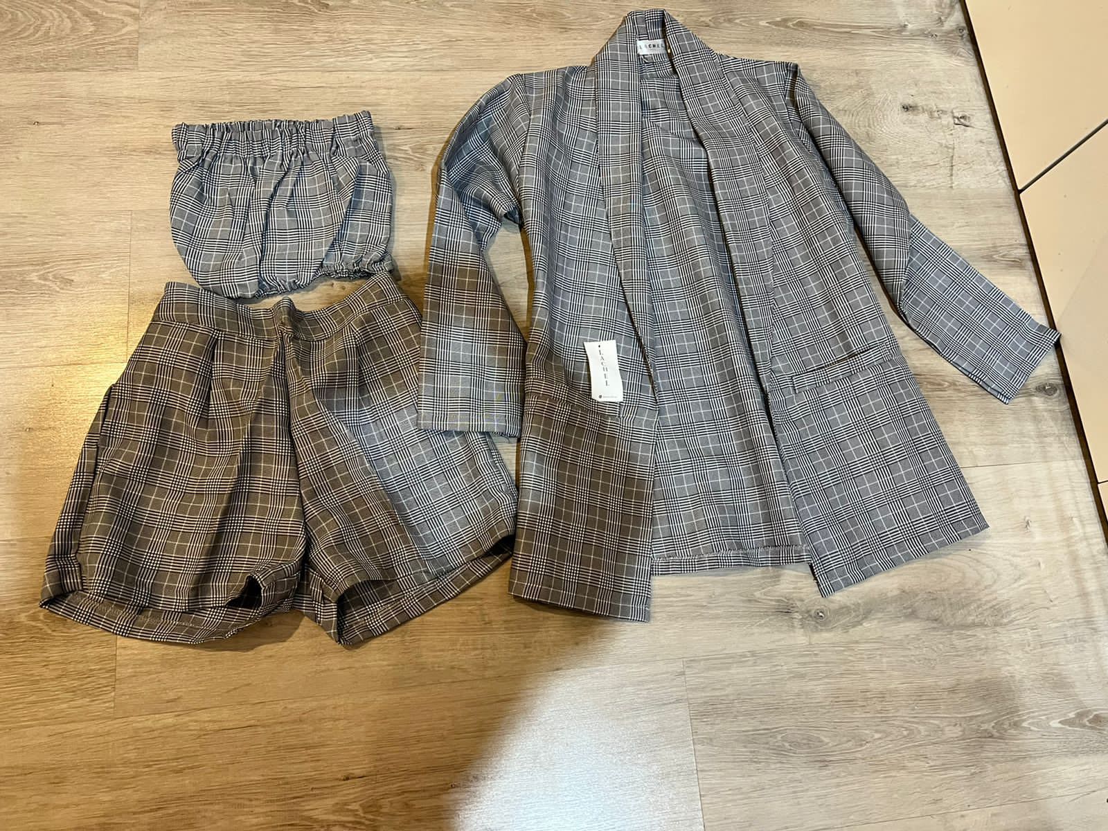 Lachel official set, Fesyen Wanita, Pakaian Wanita, Atasan di Carousell