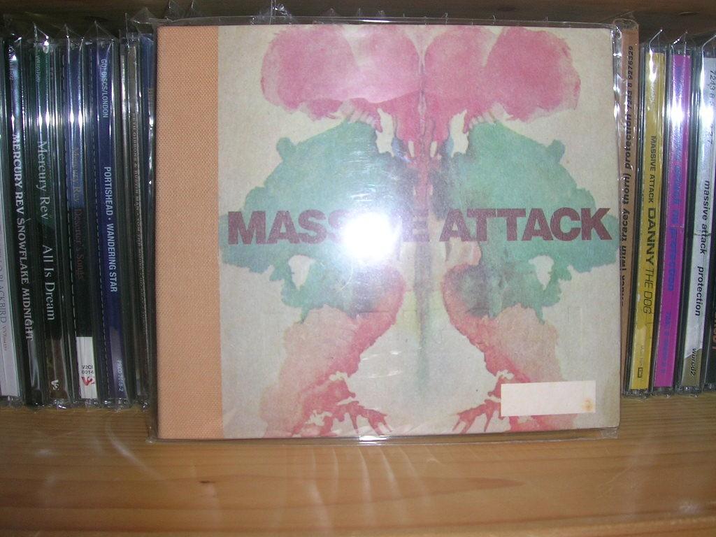 Massive Attack Risingson CD 罕見 限量 編號版 無印編號 trip hop, 興趣及遊戲, 音樂、樂器 & 配件, 音樂與媒體 - CD 及 DVD - Carousell