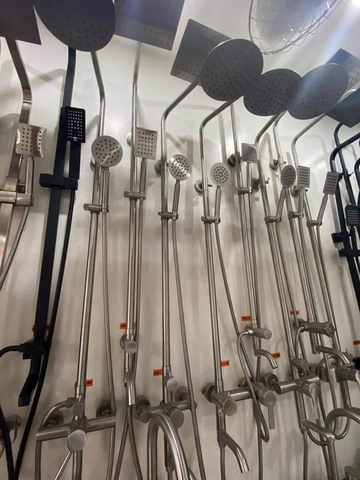 Multi-point and Single-point shower, Furniture & Home Living, Bathroom ...