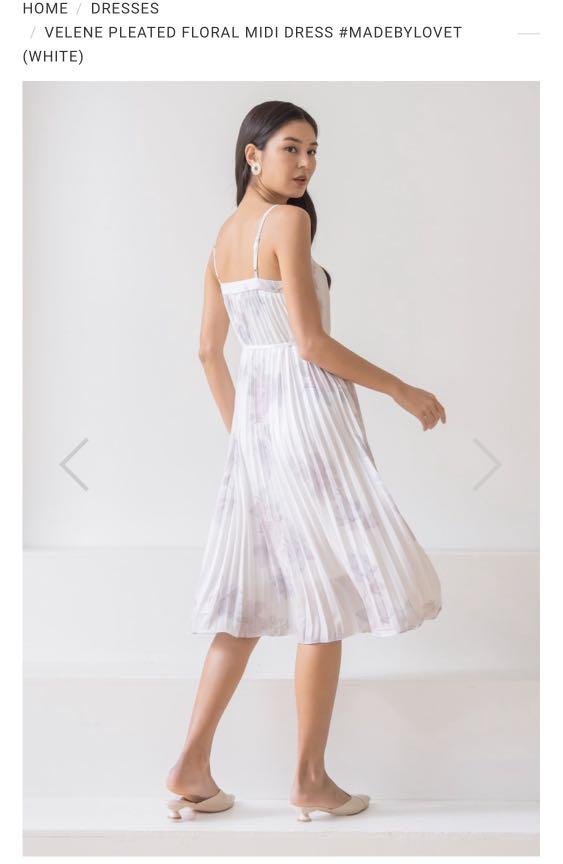 VELENE PLEATED FLORAL MIDI DRESS, Women's Fashion, Dresses & Sets ...