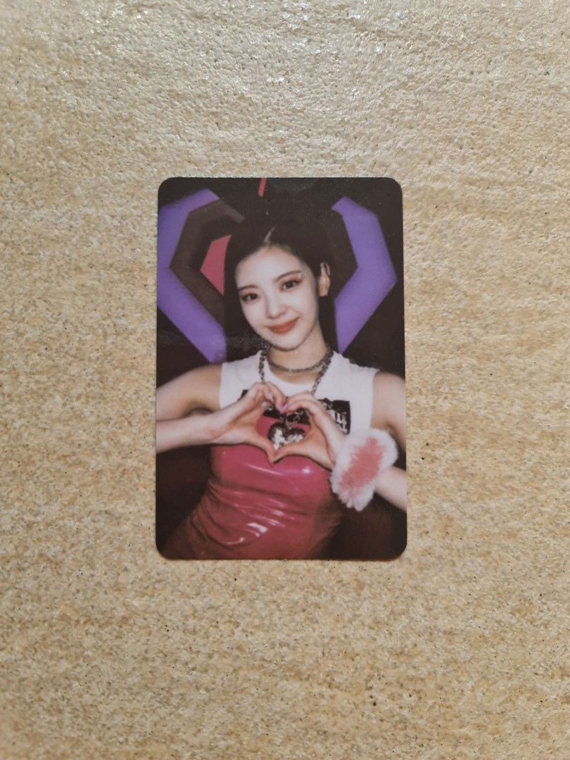 (wts) itzy photocard lia signature photocard, Hobbies & Toys ...