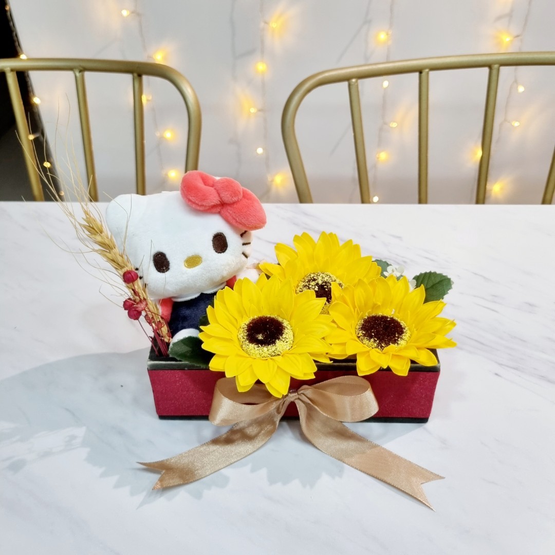 TEACHERS' DAY SPECIALS! Hello kitty sunflower bloom box, Hobbies & Toys ...