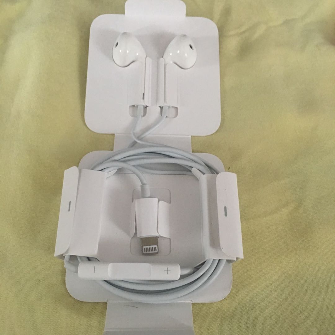 Apple iPhone iPad Lightning Earpods Headset, Mobile Phones & Gadgets ...