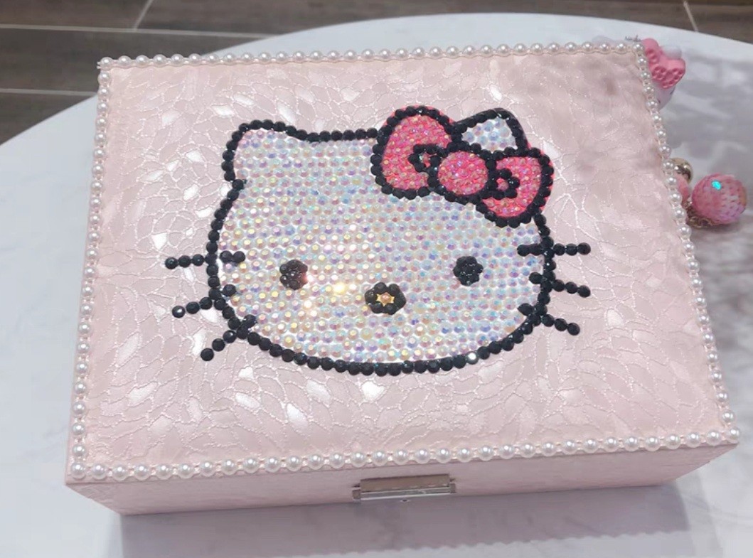 Hello Kitty Jewellery Box, Women's Fashion, Jewelry & Organisers ...