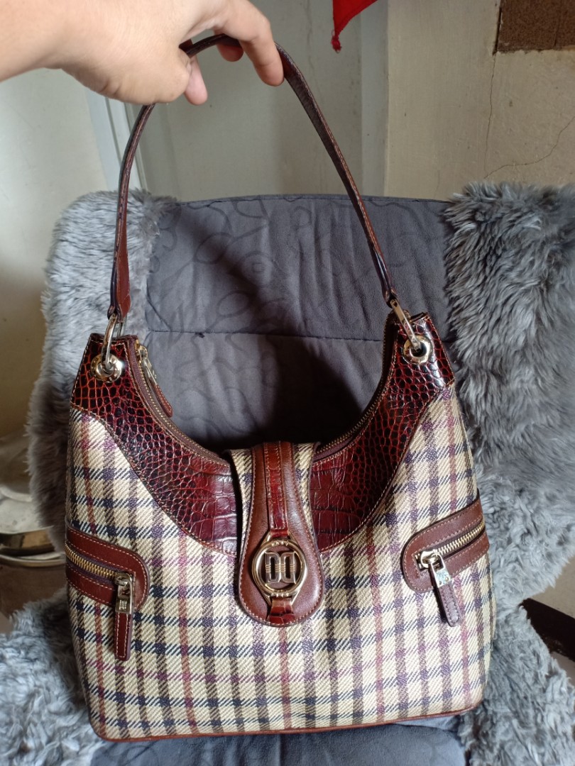 daks, Women's Fashion, Bags & Wallets, Shoulder Bags on Carousell