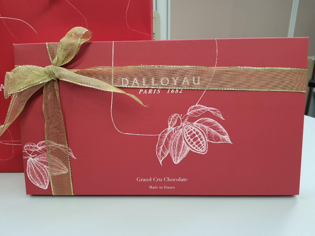 DALLOYAU法國名牌朱古力禮盒160g, 嘢食 & 嘢飲, 禮品籃和禮籃 - Carousell