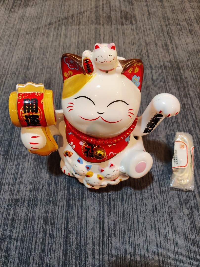 Fortune cat display, Hobbies & Toys, Memorabilia & Collectibles ...