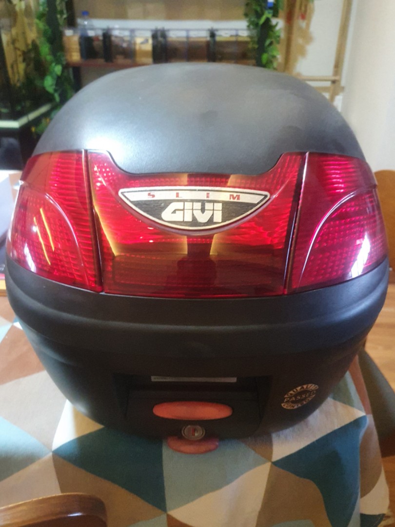 Givi E230 slim top box with base plate, Motorcycles, Motorcycle Accessories on Carousell