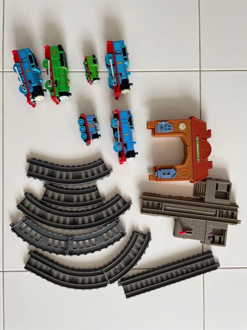 Mattel Thomas train tracks wellsworth station + trains, Hobbies & Toys ...