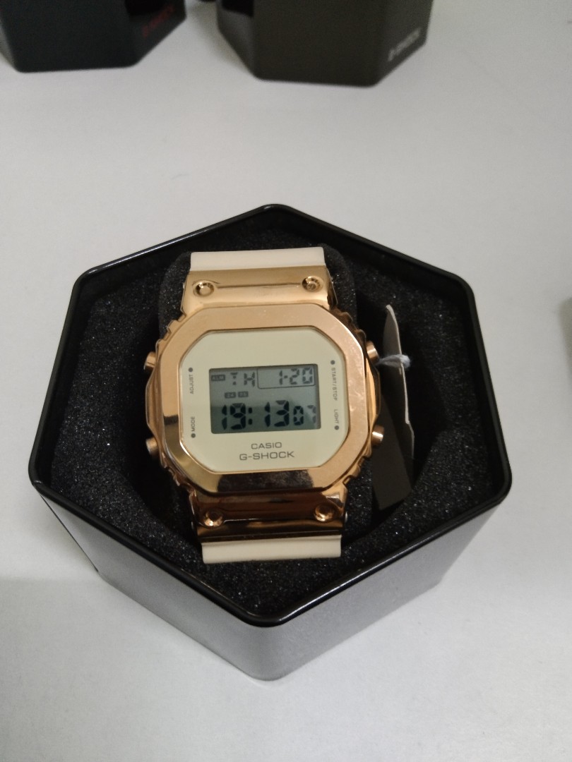 Casio viral, Women's Fashion, Watches & Accessories, Watches on Carousell