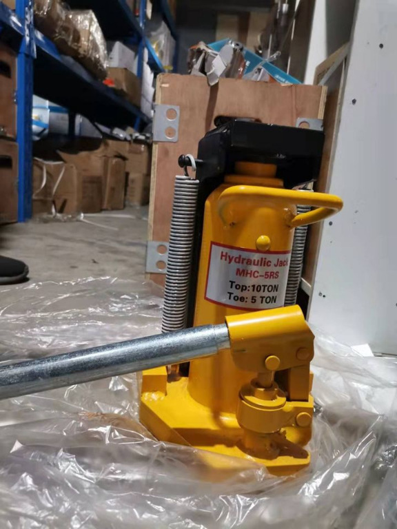 Claw Type Hydraulic jack, Commercial & Industrial, Construction Tools ...