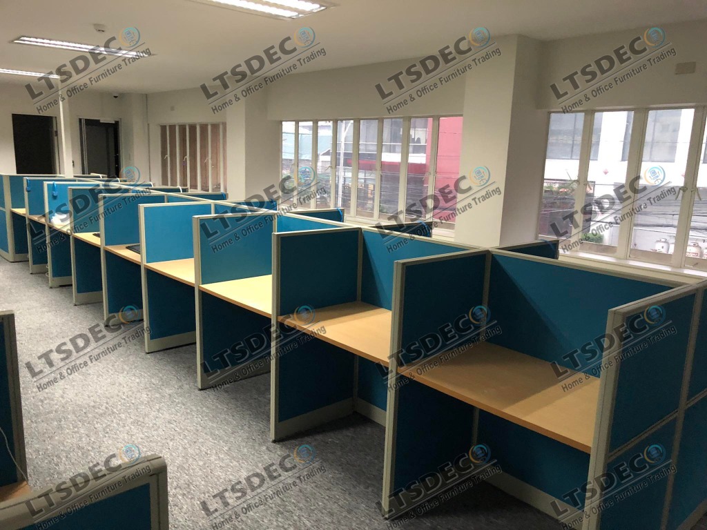 LINEAR WORKSTATION TABLE WITH SHARING PANEL OFFICE PARTITIONS ...