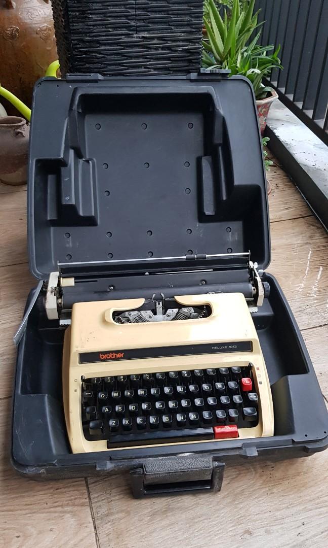 Mesin ketik jadul kuno BROTHER 1613, Antik, Pajangan di Carousell