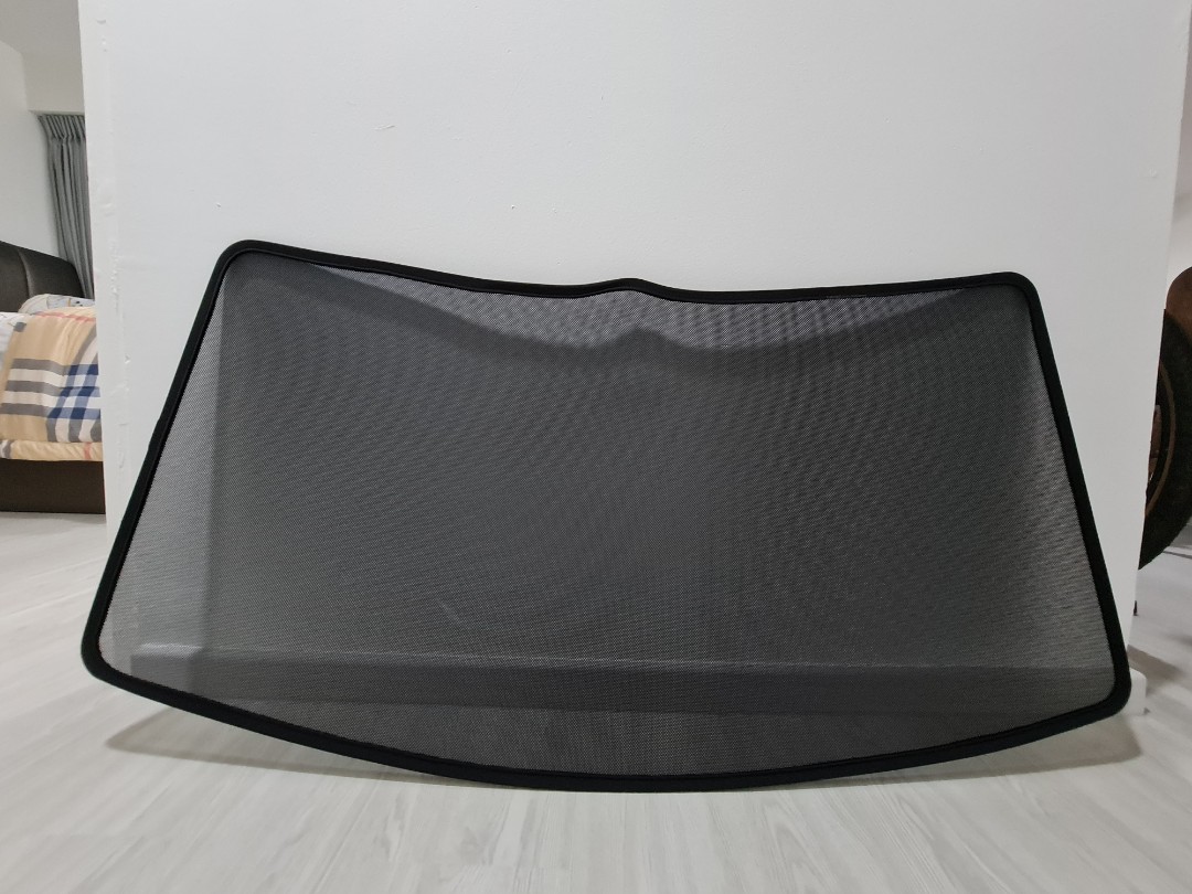 W204 C180 2009 Rear sunshade, Car Accessories, Accessories on Carousell