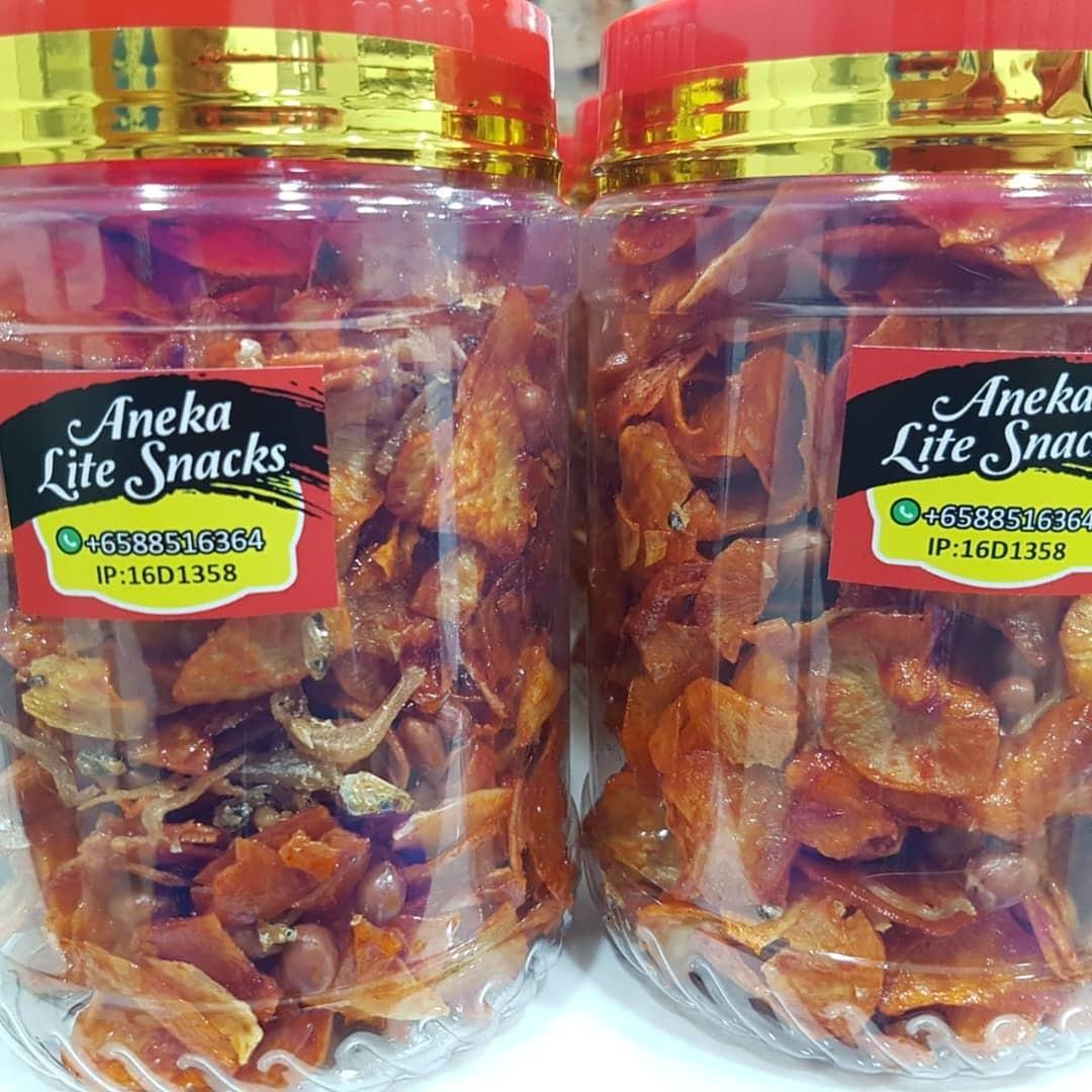 Kerepek Sambal Ubi With Peanuts & ikan Bilis, Food & Drinks, Packaged & Instant Food on Carousell