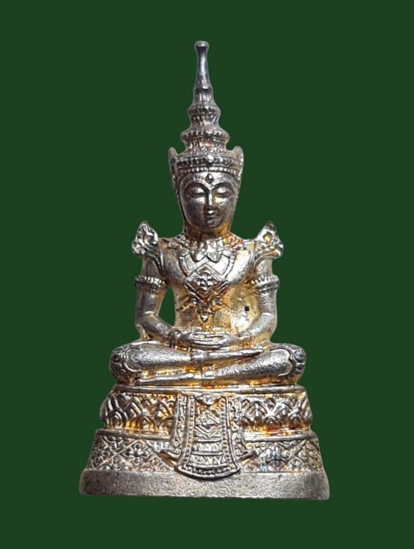 Phra kaew morokot, 2539, Hobbies & Toys, Memorabilia & Collectibles ...