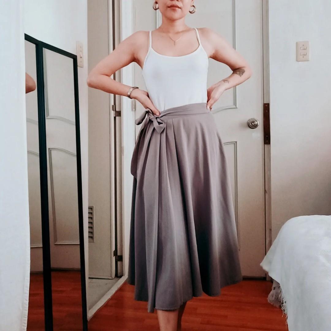 RUNAWAY GREY FLOWY PLEATED MIDI SKIRTS WITH ATTACHED TIE ON THE WAIST ...