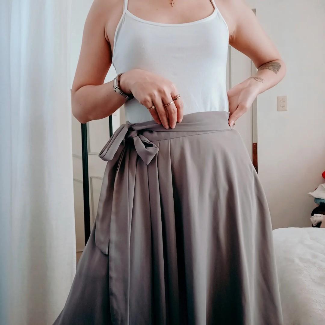 RUNAWAY GREY FLOWY PLEATED MIDI SKIRTS WITH ATTACHED TIE ON THE WAIST ...