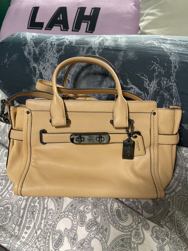 COACH Tote Shoulder Bag Swagger, Women's Fashion, Bags & Wallets ...
