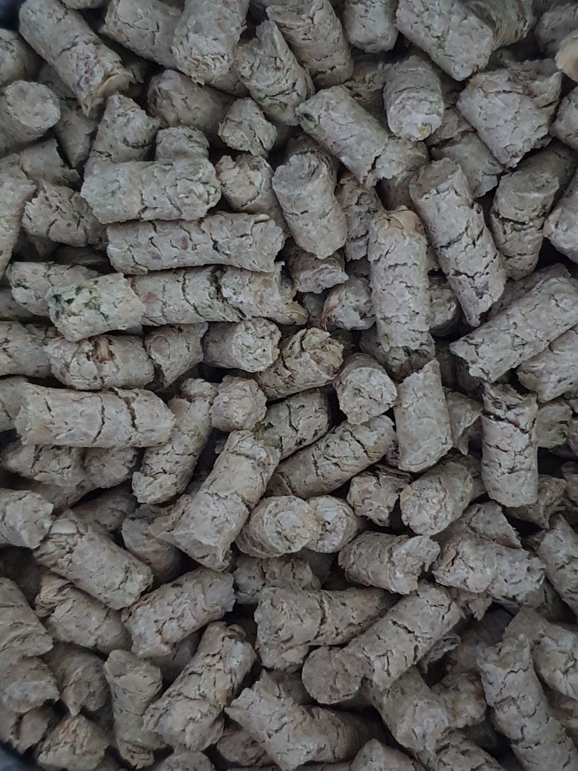 Snowflake (shrimp food), Pet Supplies, Pet Food on Carousell