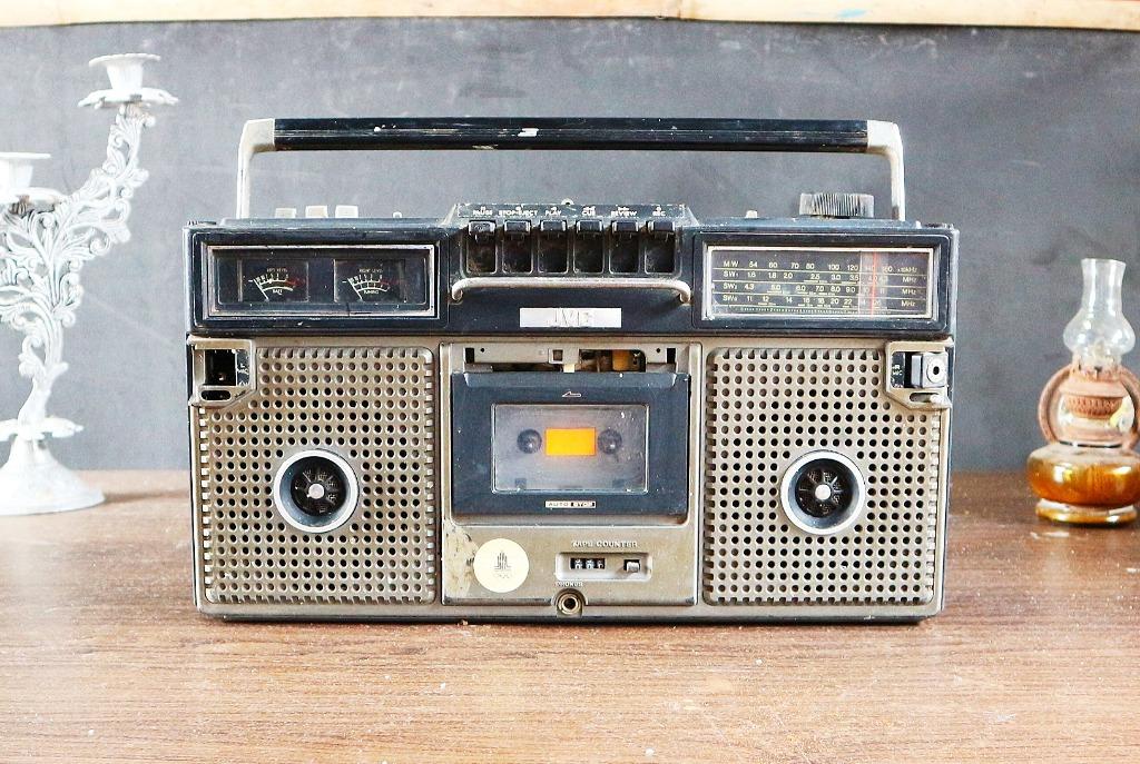 Radio Tape Jadul JVC/Radio Lawas/Radio Jadul, Antik, Pajangan di Carousell
