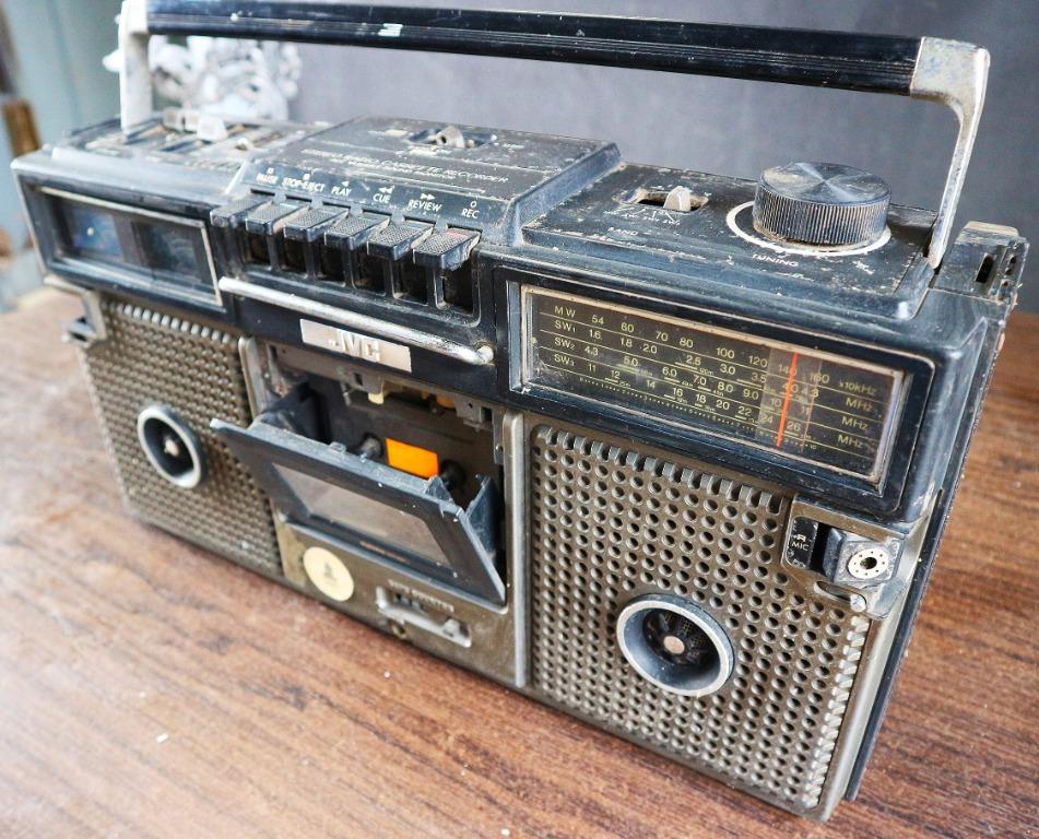 Radio Tape Jadul JVC/Radio Lawas/Radio Jadul, Antik, Pajangan di Carousell