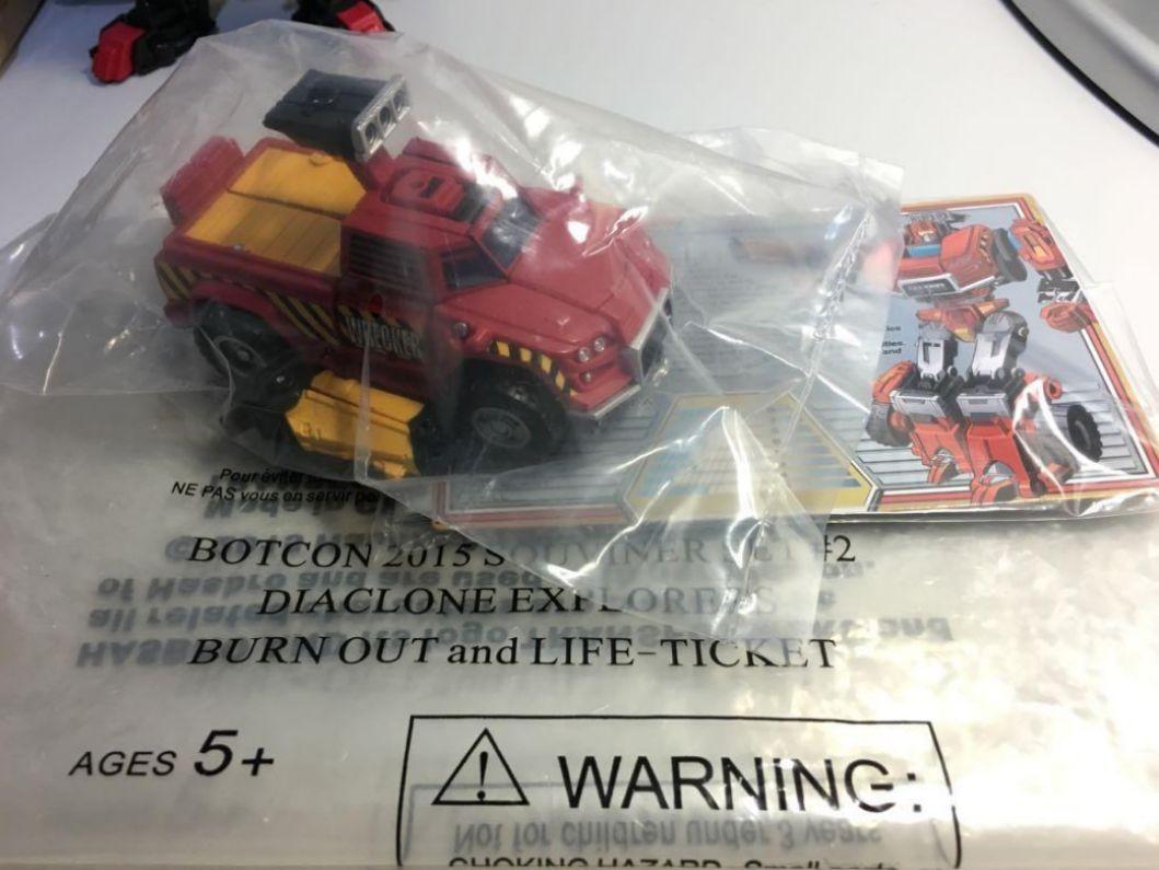 Transformers Botcon 2015 Souvenir Set 2 Deluxe Class Lift-Ticket ...