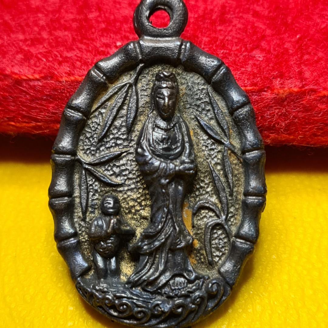 LP Toh Guan Yin Rian BE 2518, Hobbies & Toys, Memorabilia ...