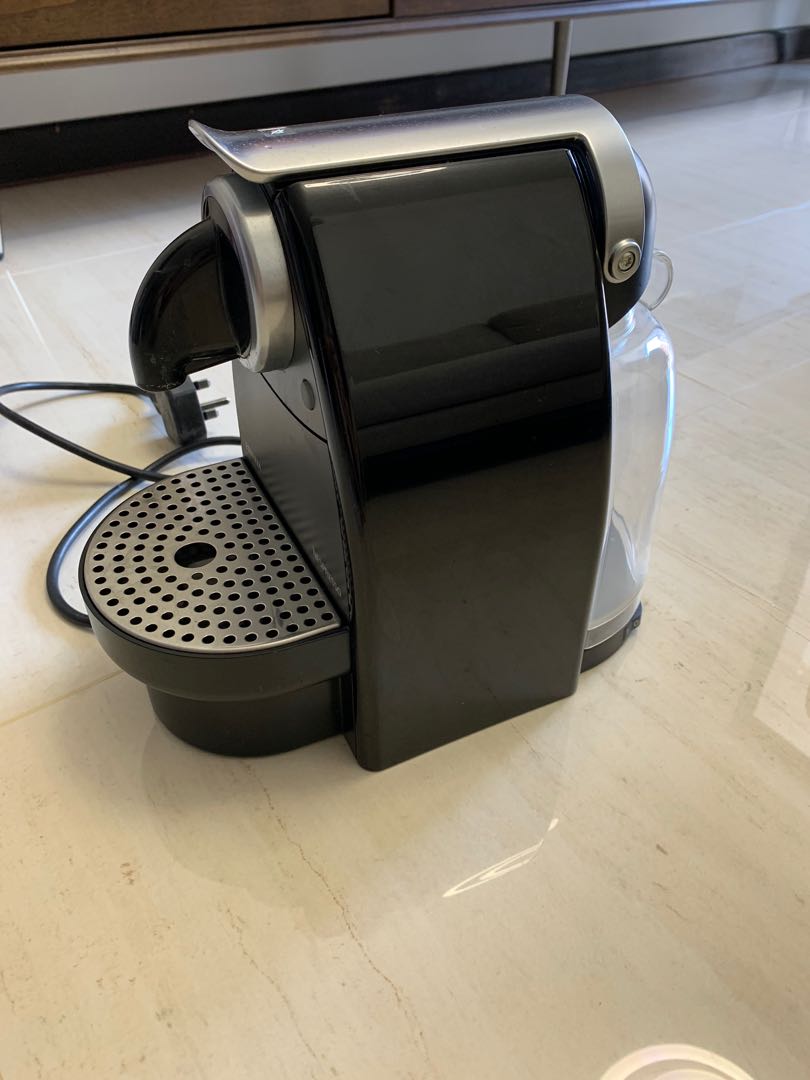 Nespresso Essenza coffee machine, TV & Home Appliances, Kitchen ...
