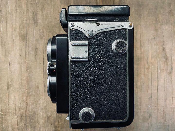 SOLD: Yashica-D Japanese TLR Film Camera, Photography, Cameras on Carousell