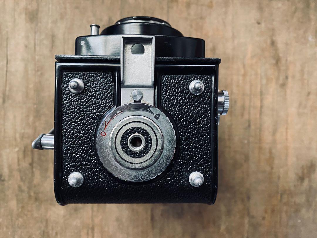 Yashica-Mat Japanese TLR Camera, Photography, Cameras on Carousell