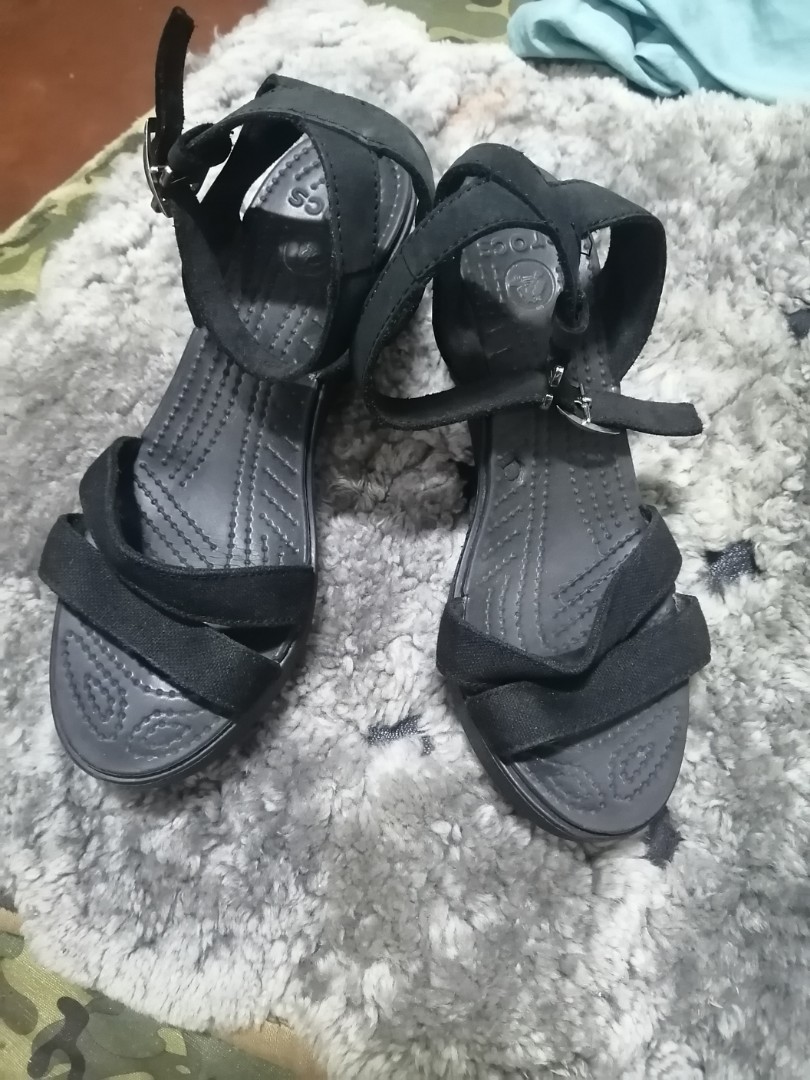 crocs wedges, Women's Fashion, Footwear, Sandals on Carousell