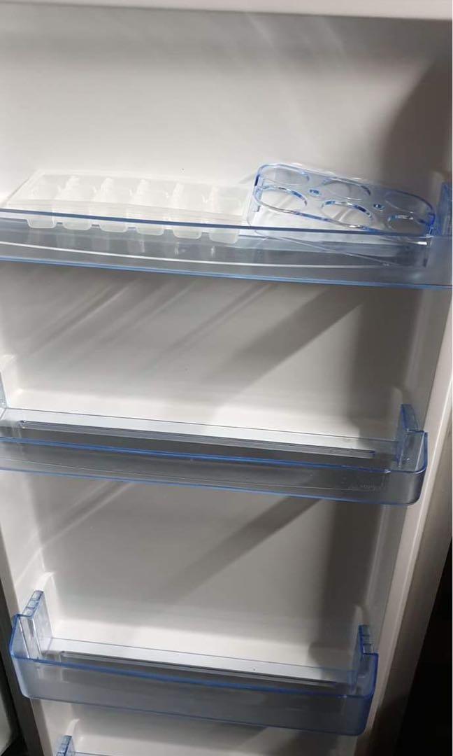 Eureka 6 cubic refrigerator mall display pull out, Community on Carousell