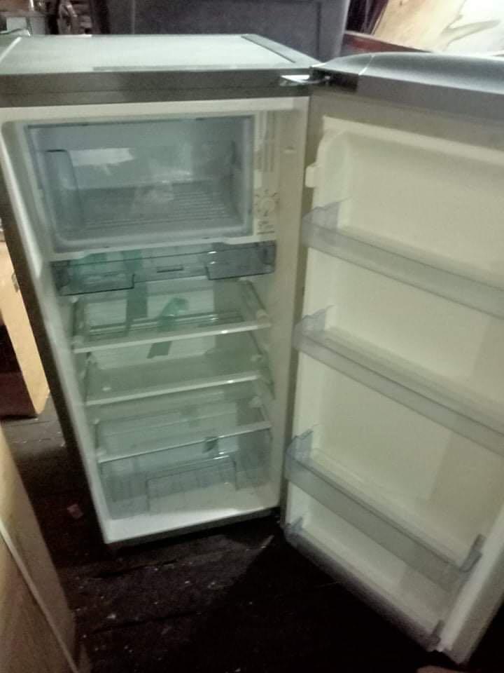 Eureka 6 cubic refrigerator mall display pull out, Community on Carousell