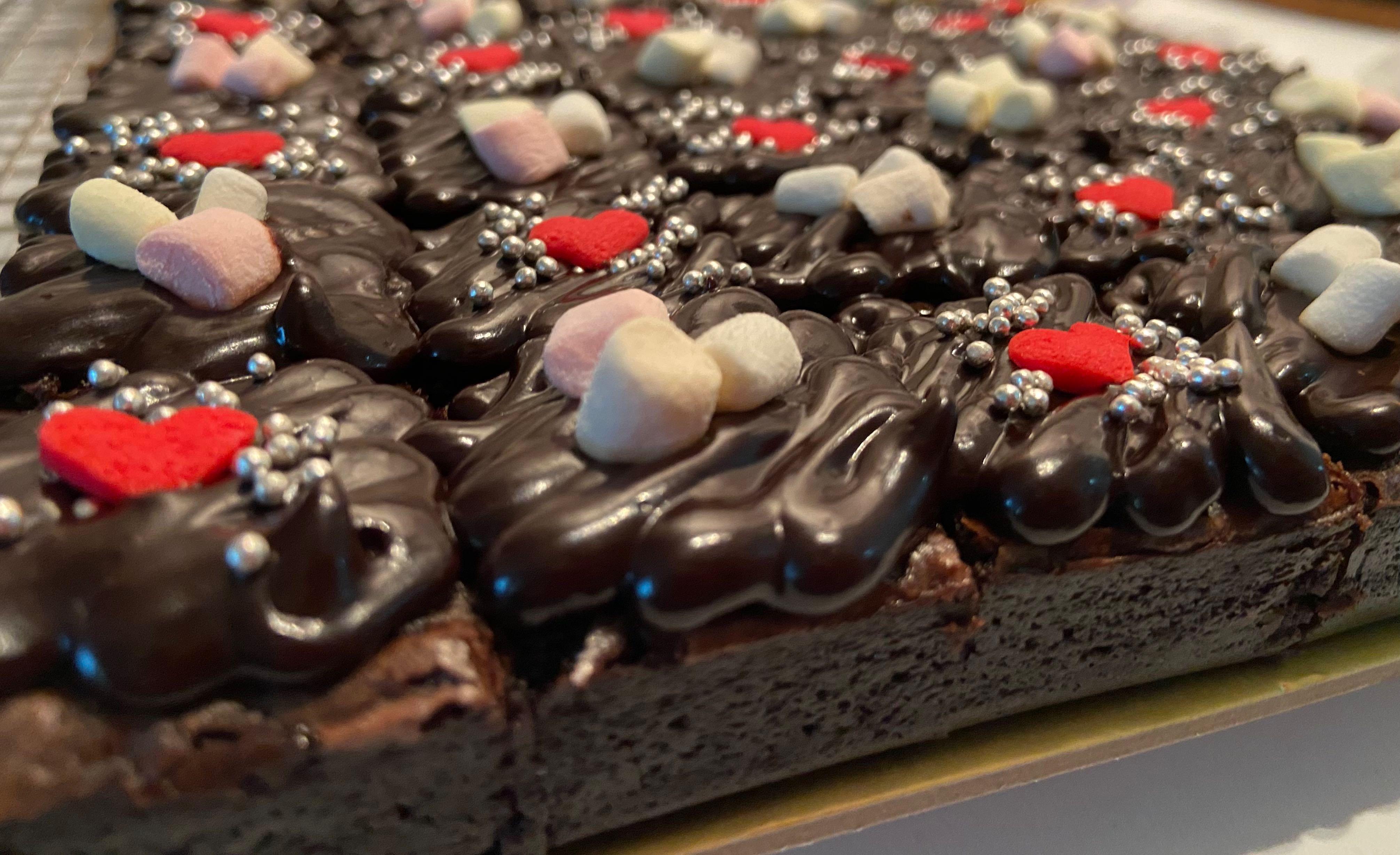 (Halal) Fudgy Brownies, Food & Drinks, Homemade Bakes on Carousell