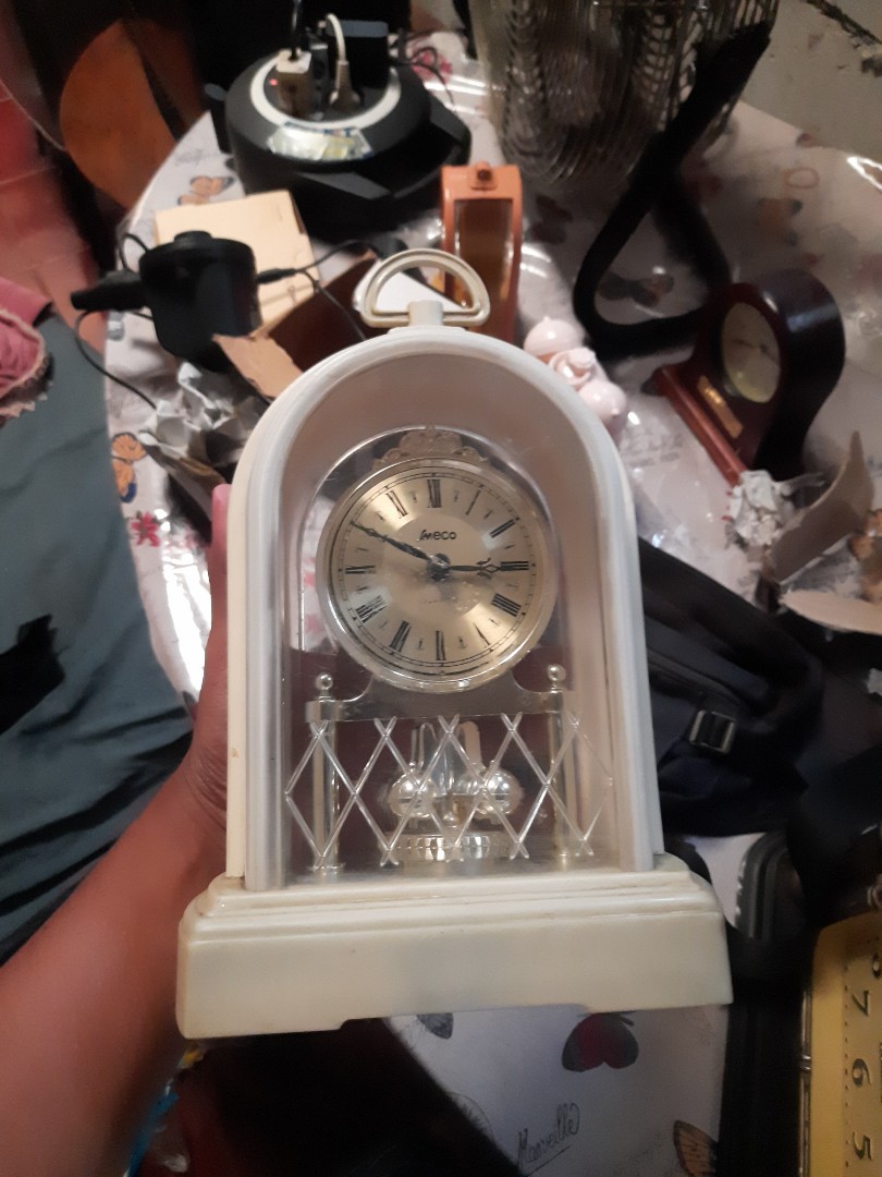 Jam Meja antik, Antik, Jam & Perhiasan di Carousell