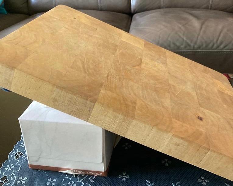 Maxwell & Williams chopping board, Furniture & Home Living, Kitchenware ...