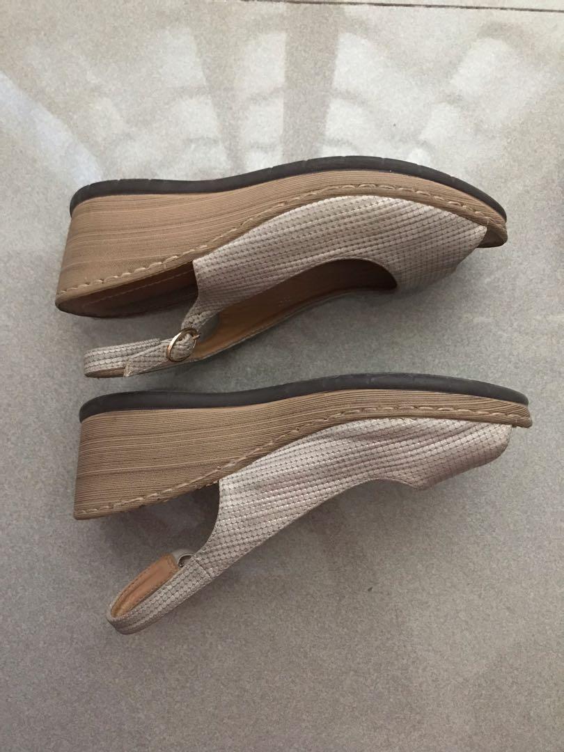 Mendrez Woman Sandals, Women's Fashion, Footwear, Sandals on Carousell