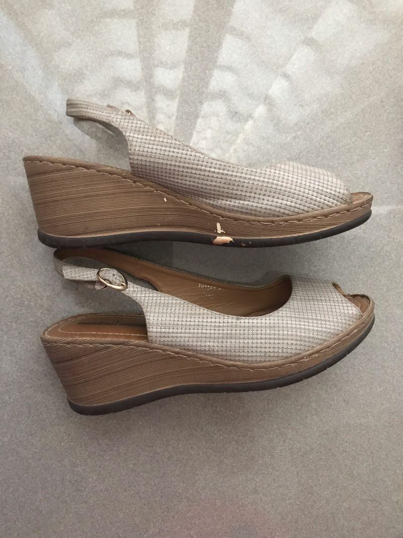 Mendrez Woman Sandals, Women's Fashion, Footwear, Sandals on Carousell