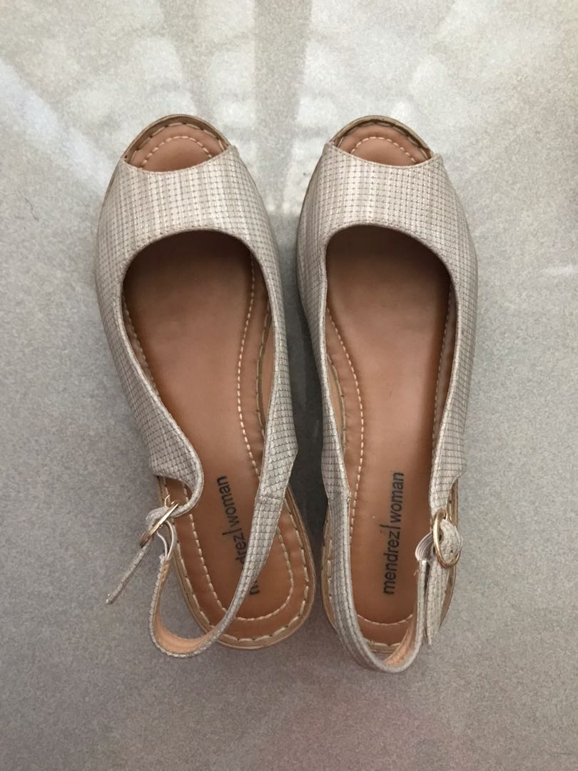 Mendrez Woman Sandals, Women's Fashion, Footwear, Sandals on Carousell
