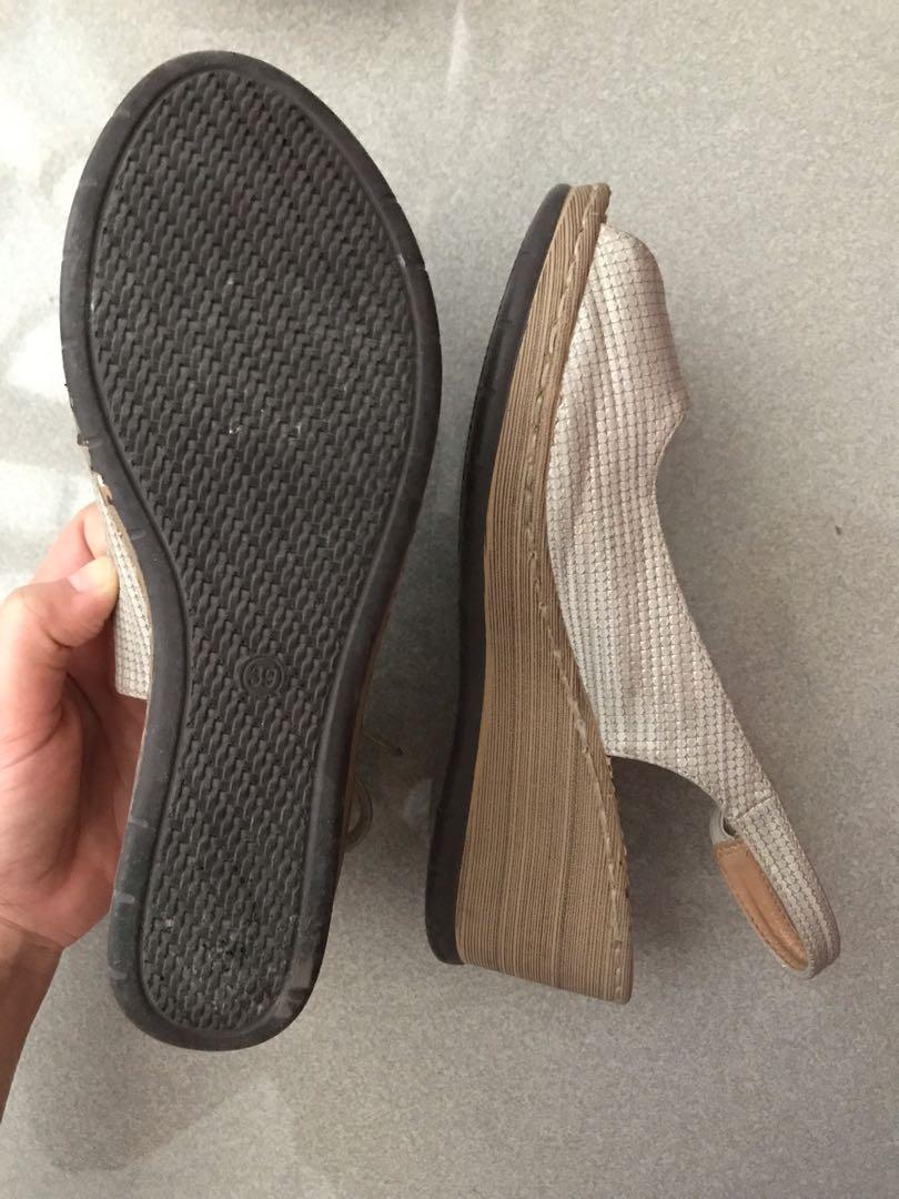 Mendrez Woman Sandals, Women's Fashion, Footwear, Sandals on Carousell